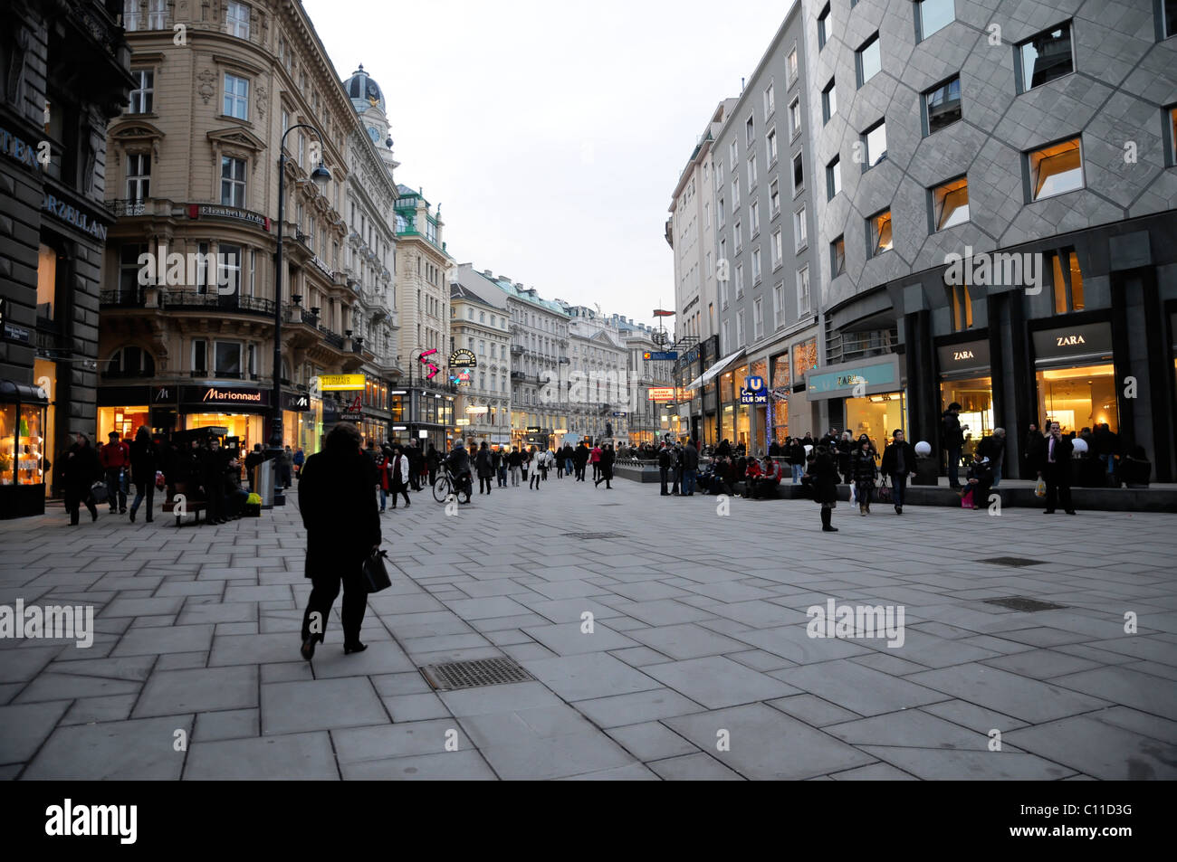 St. Stephen's Square in the evening, historic town, Vienna, Austria ...