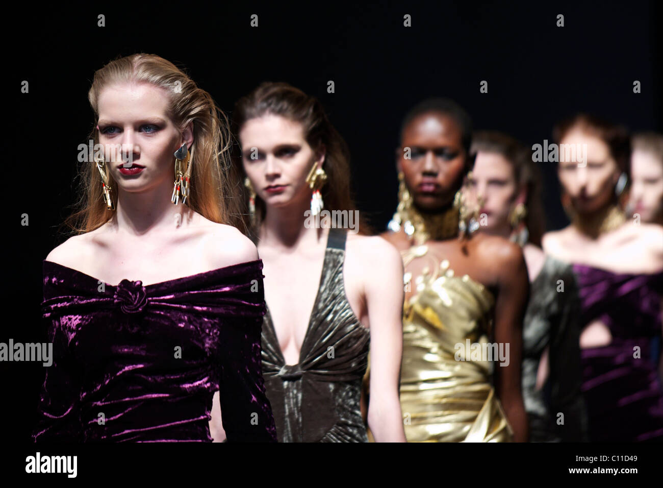 London fashion week danielle scutt hi-res stock photography and images ...