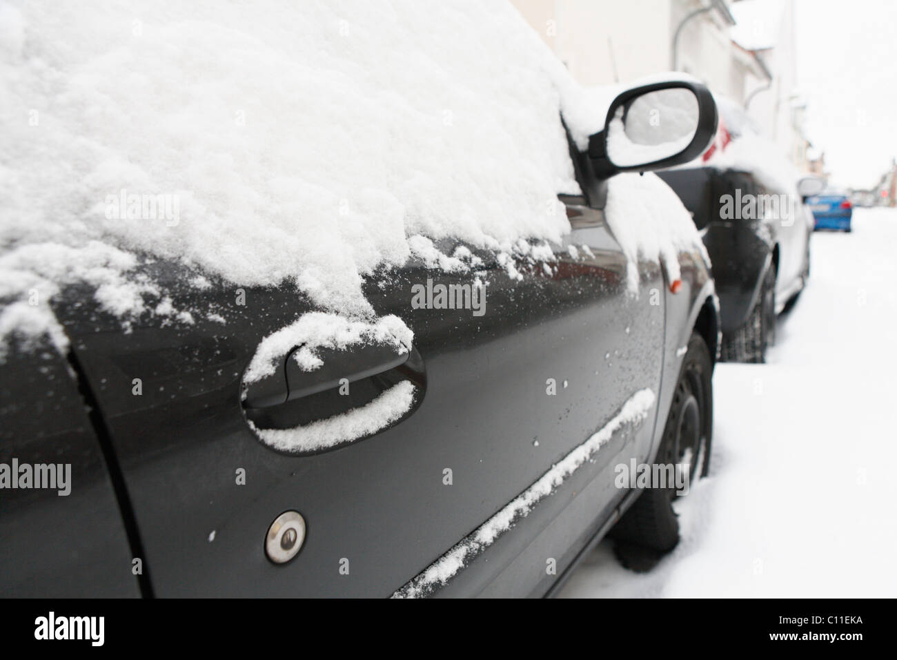 Snowed in door hi-res stock photography and images - Alamy