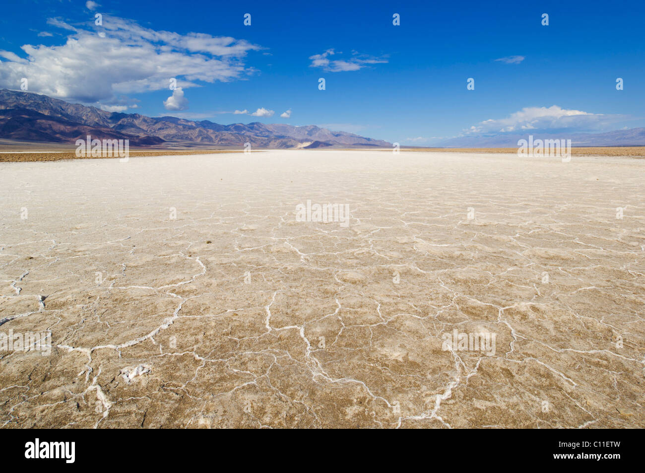 Salt pan polygons death valley hi-res stock photography and images - Alamy