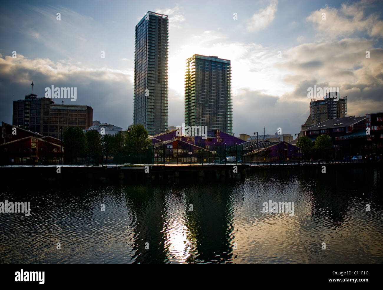 Riverside view of Canary Wharf Stock Photo - Alamy