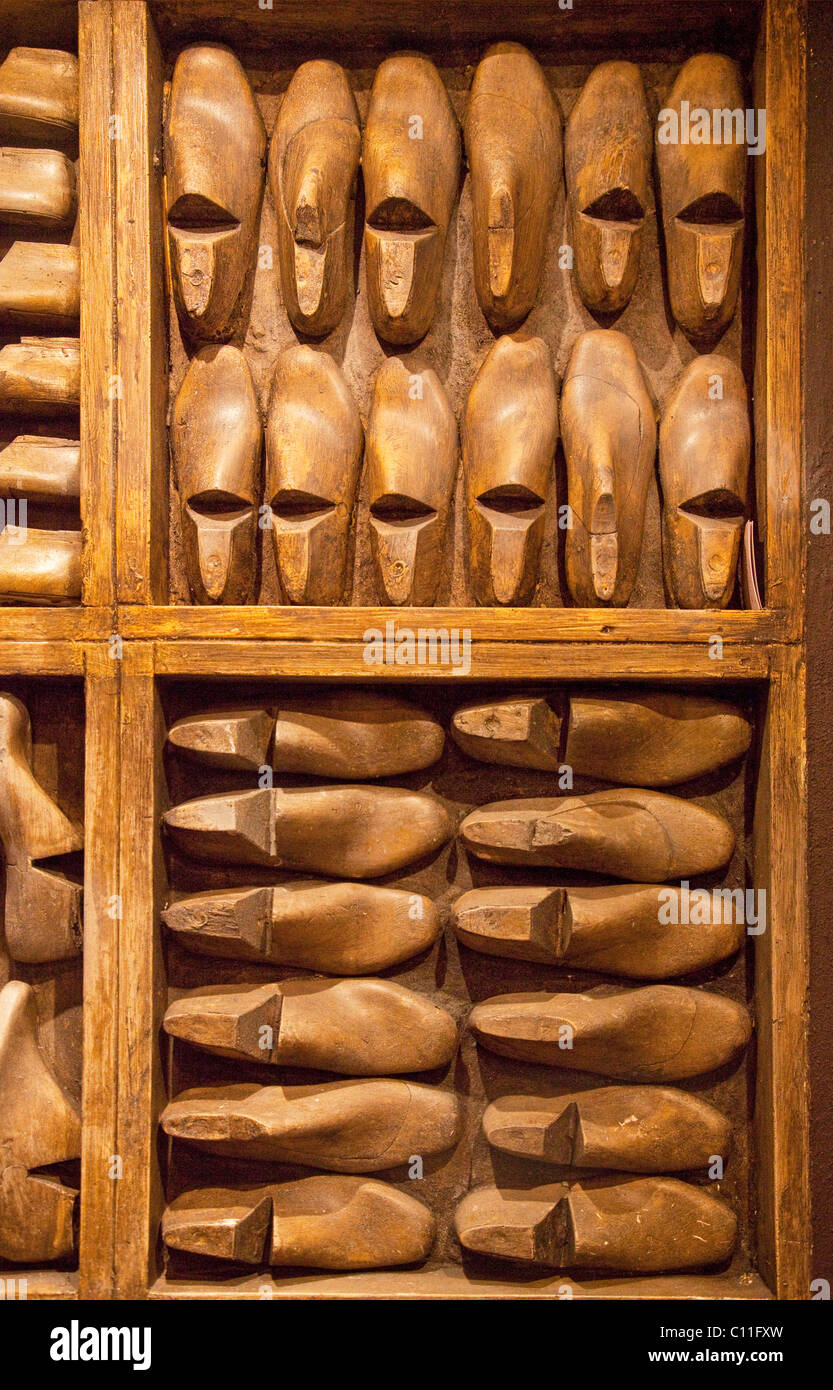 Antique molds hi-res stock photography and images - Alamy