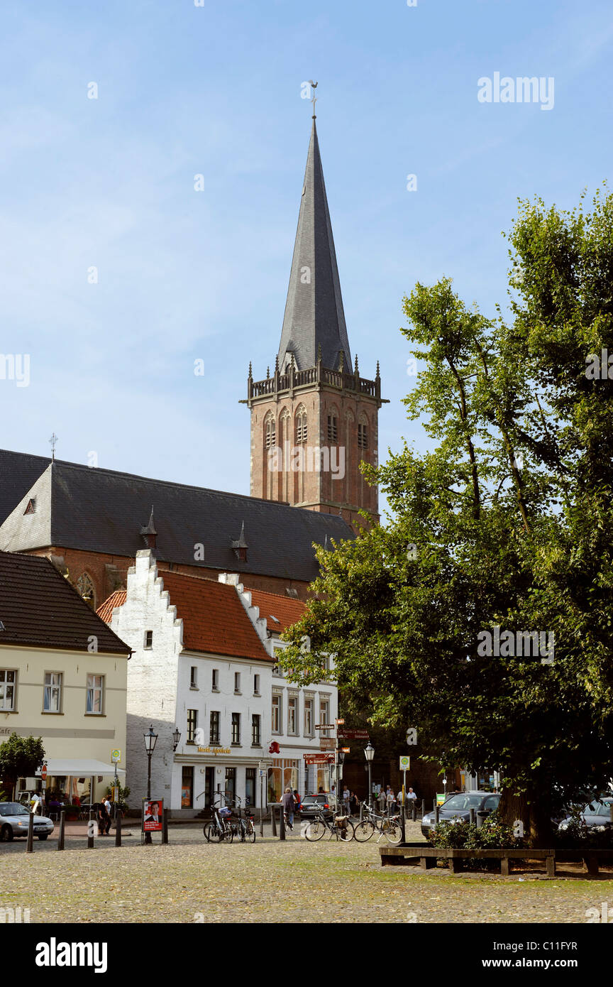Nicolaikirche church, market square Kalkar, North Rhine-Westfalia ...