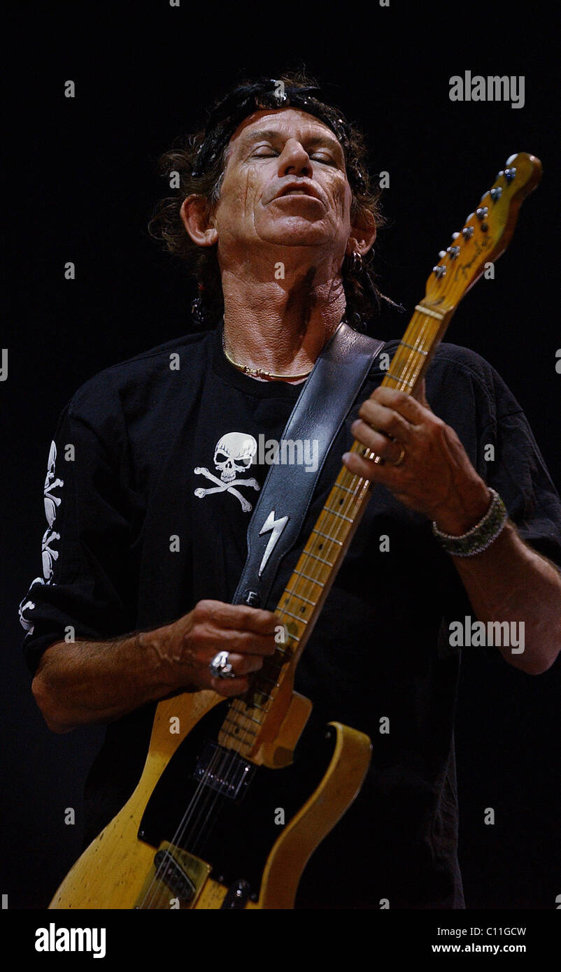 The Rolling Stones in concert, Glasgow 2003- Keith Richards Stock Photo ...