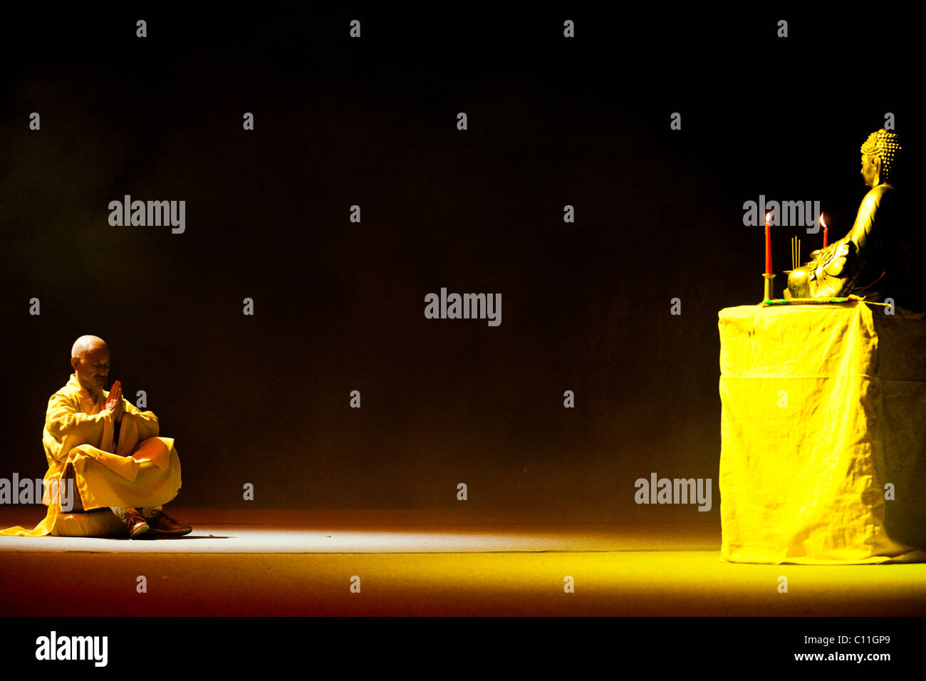 Monks from the Shaolin monastery, performance in Berlin, Germany ...