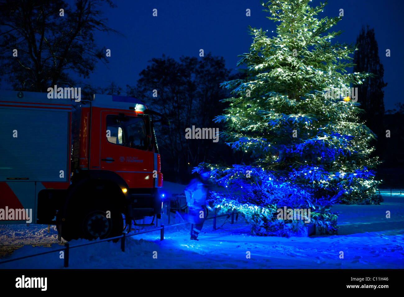 Fire engine christmas ornament hi-res stock photography and images - Alamy