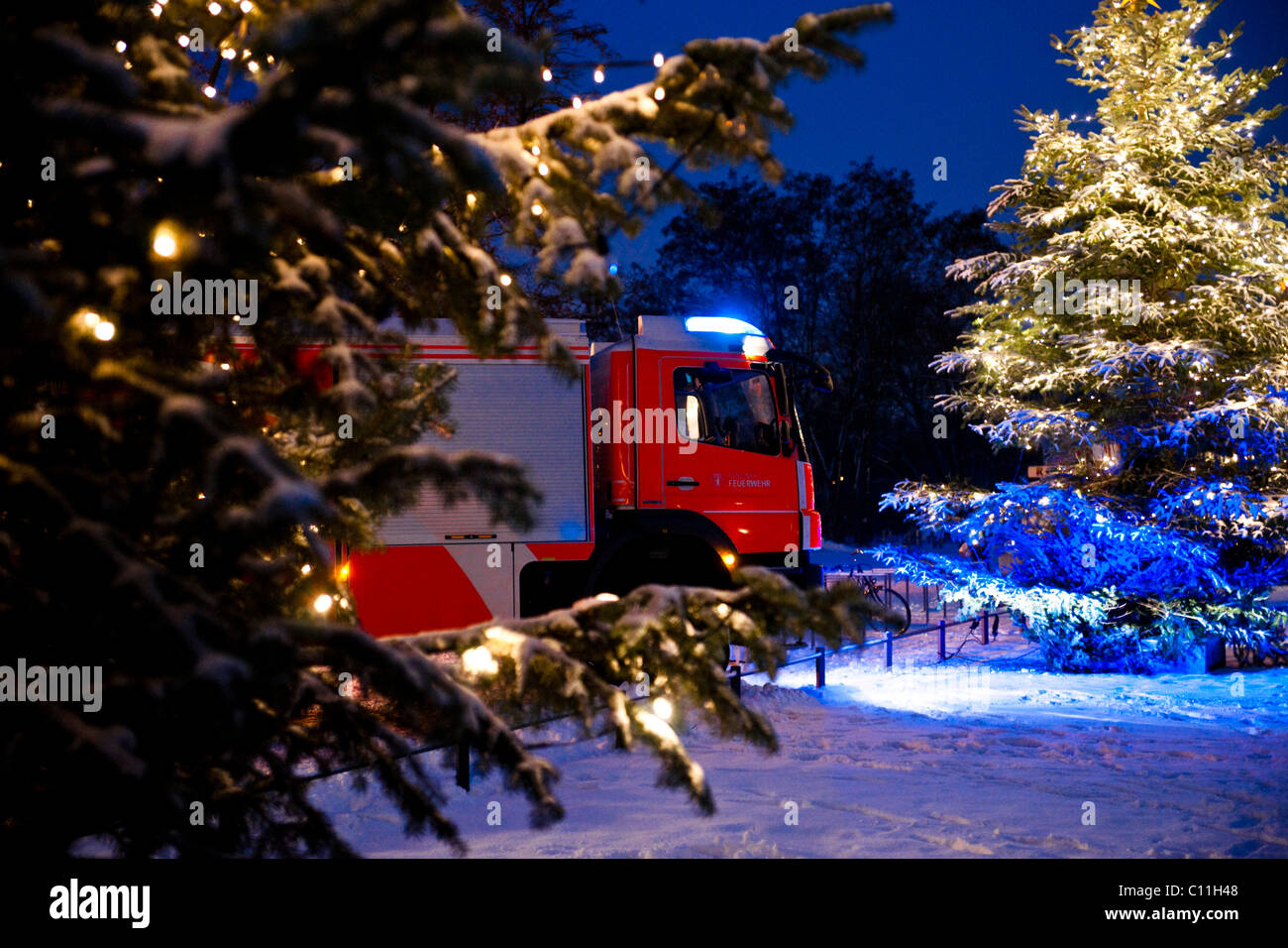 Fire engine christmas ornament hi-res stock photography and images - Alamy