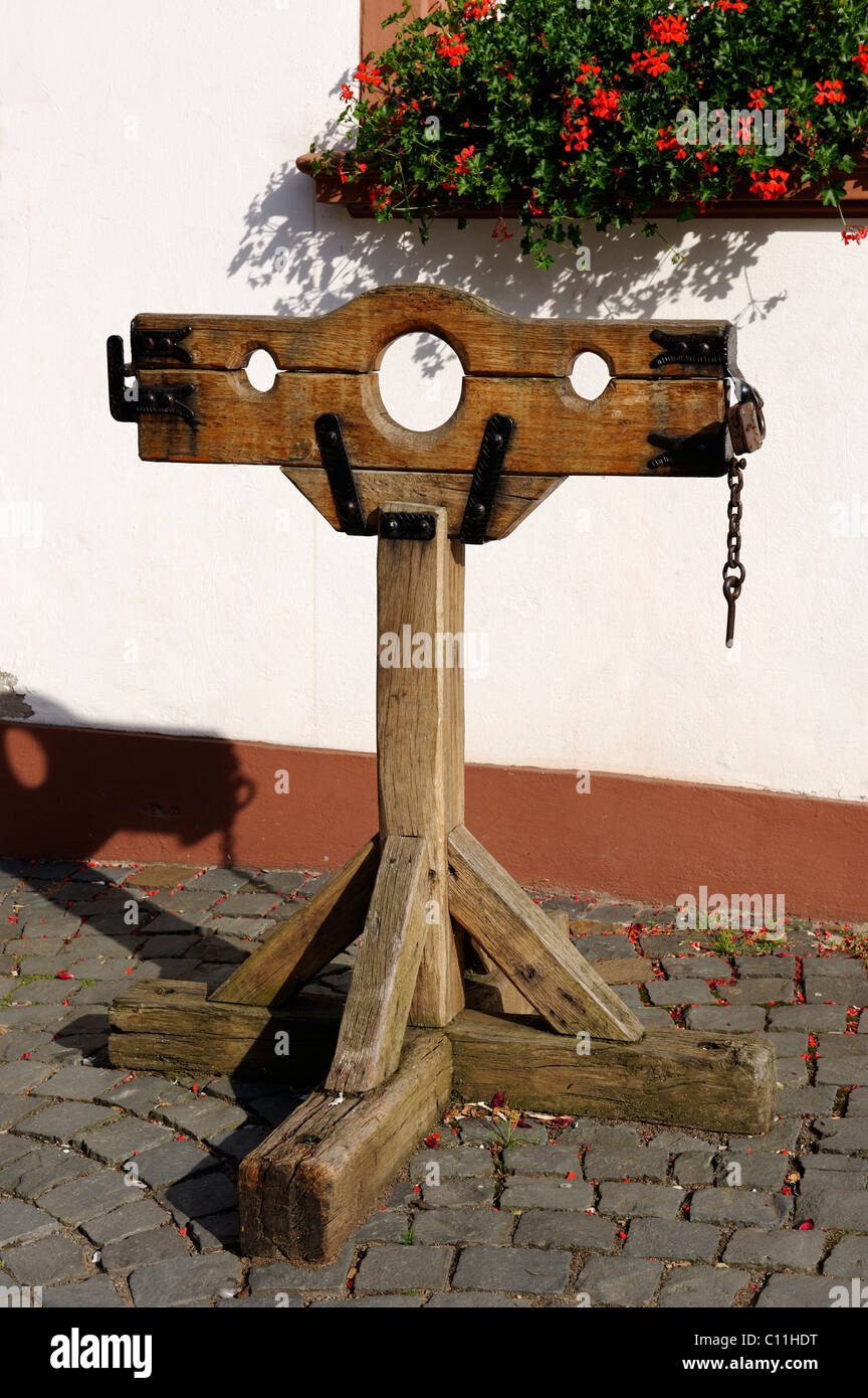 Pillory hi-res stock photography and images - Alamy