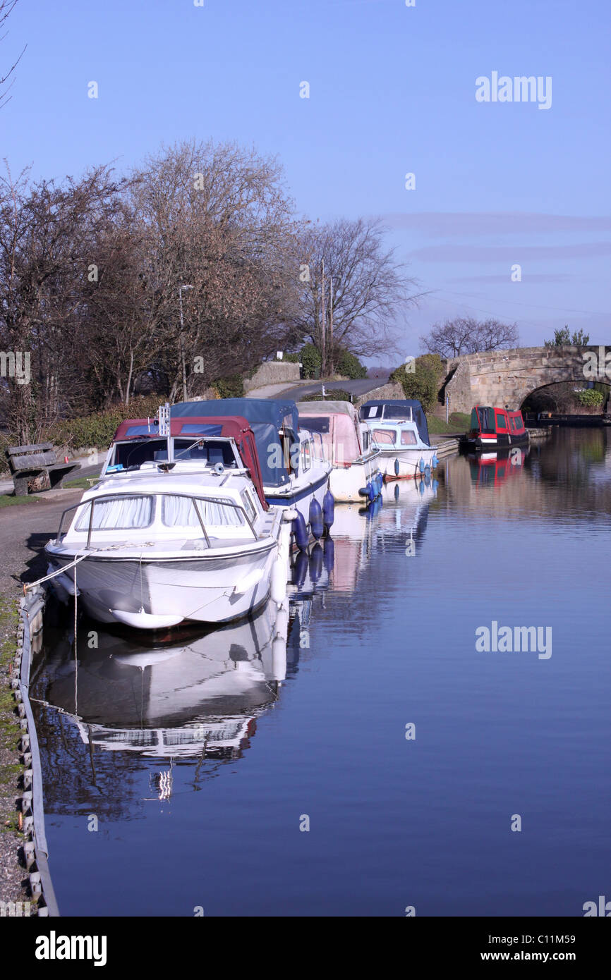 Boats on Lancaster Canal at Hest Bank Stock Photo - Alamy