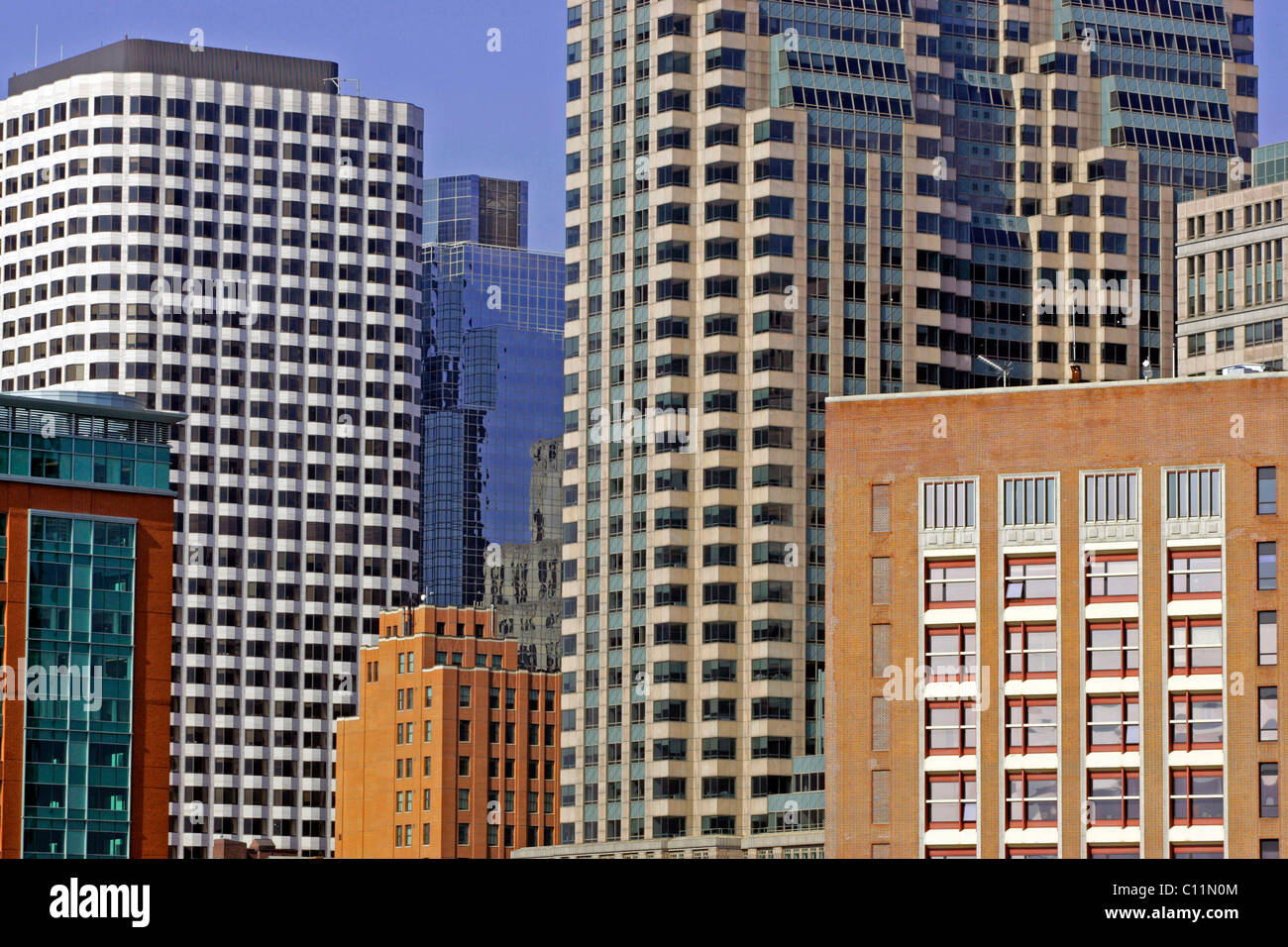 Contrasting buildings hi-res stock photography and images - Alamy