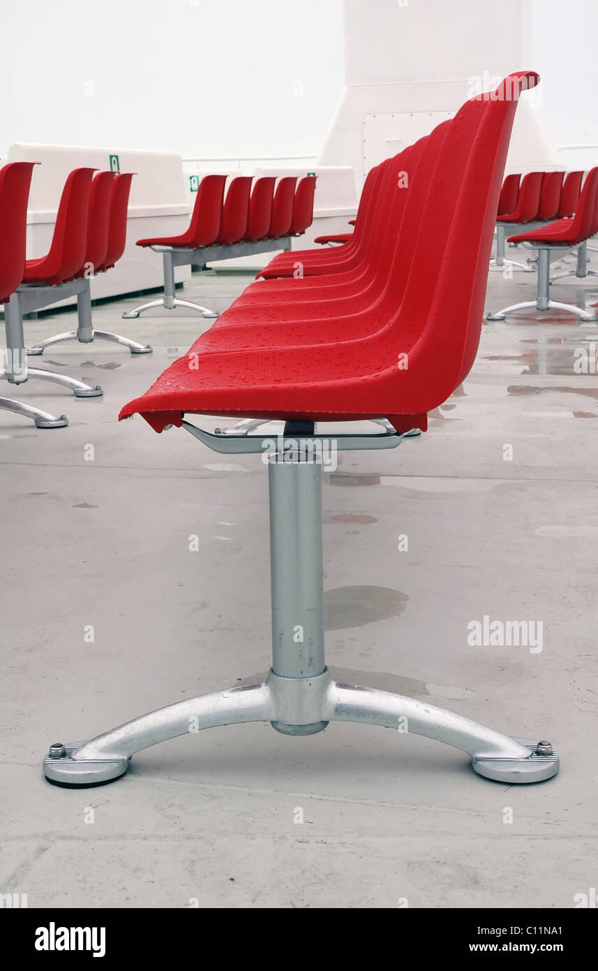 wet red modern chair outside Stock Photo - Alamy