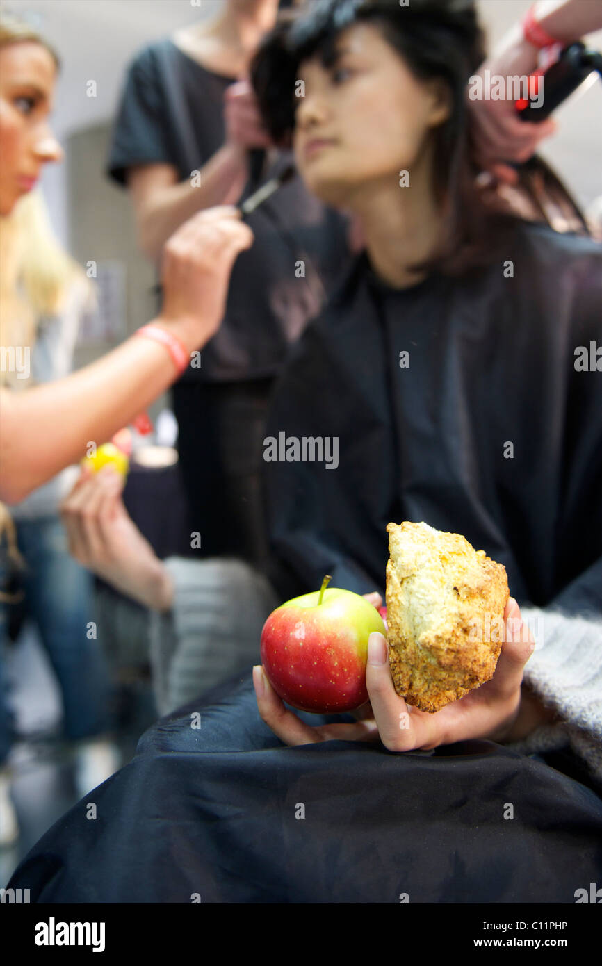 Asian models backstage hi-res stock photography and images - Alamy