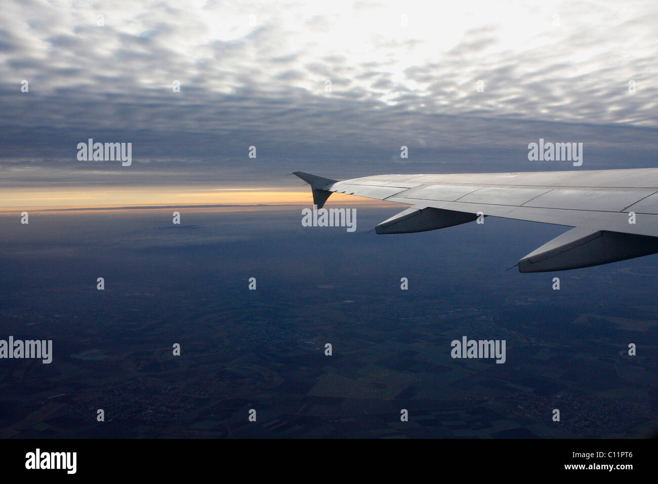 View sun rising airplane hi-res stock photography and images - Alamy