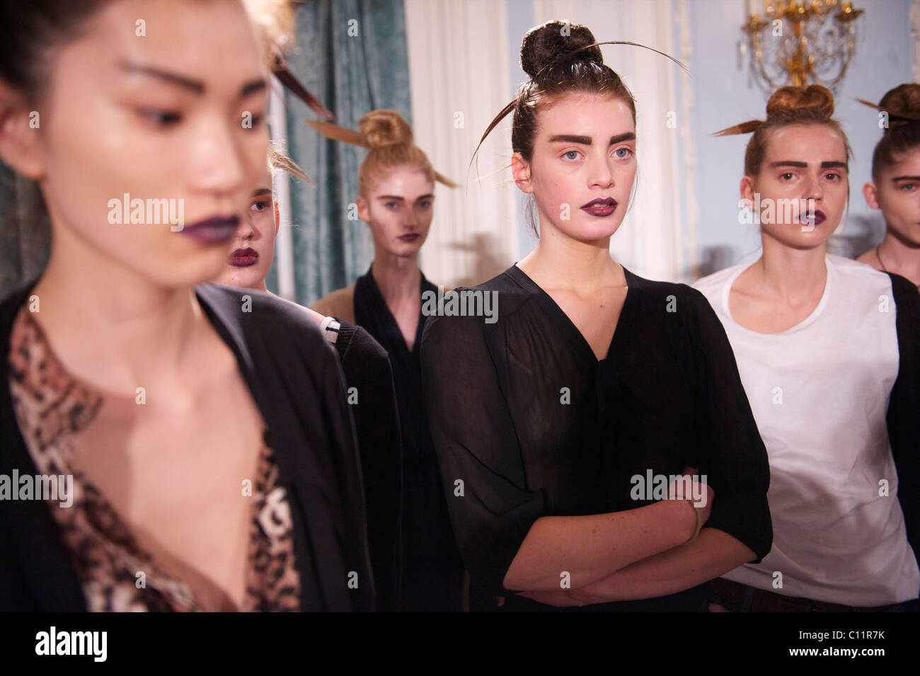Fashion models backstage london model maria hi-res stock photography ...