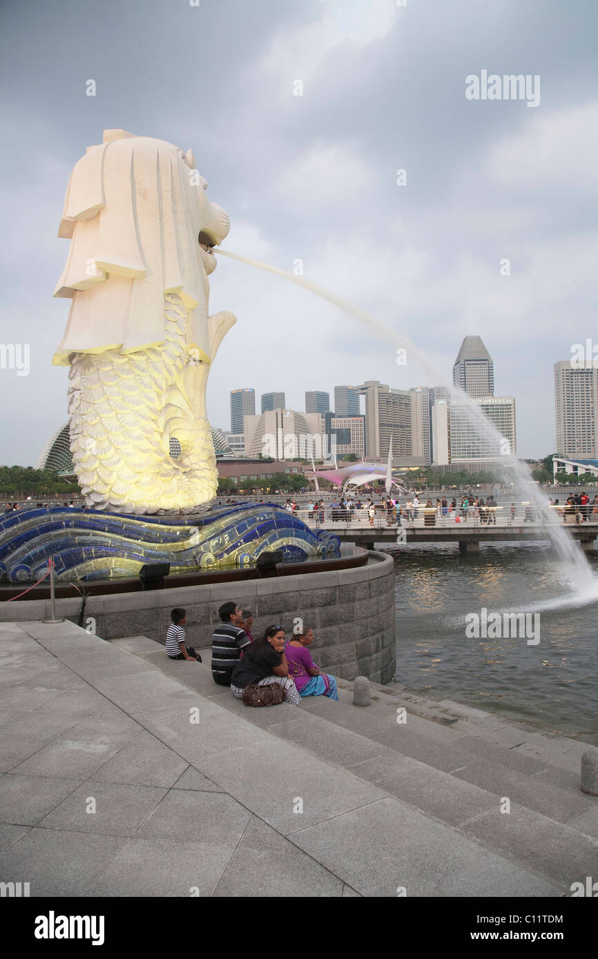 The Merlion, an iconic tourist attraction in Singapore, early evening ...