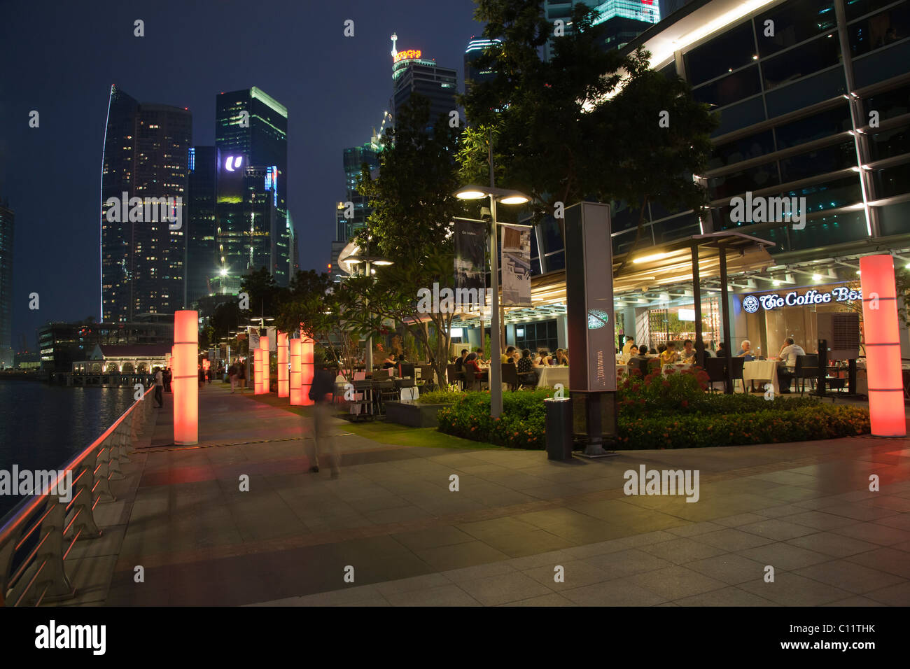 Riverside promenade, Singapore, at night Stock Photo - Alamy