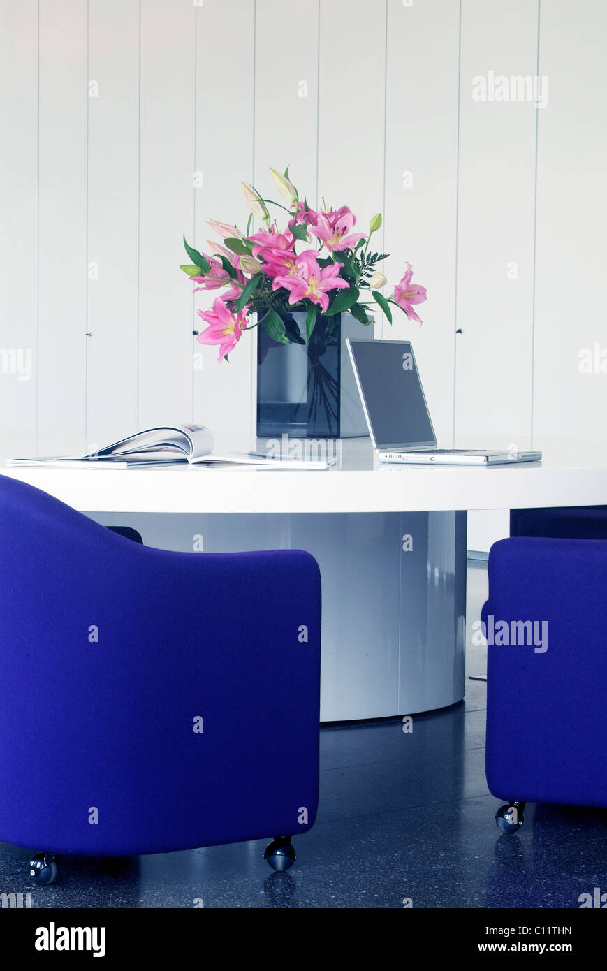 Round table conference hi-res stock photography and images - Alamy