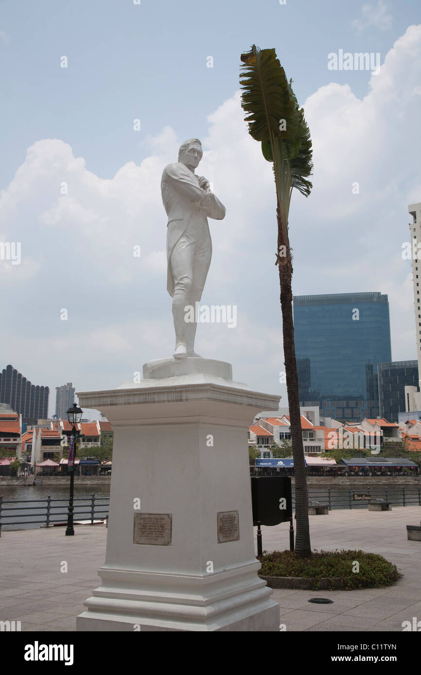 Statue of Sir Stamford Raffles, Singapore Stock Photo - Alamy