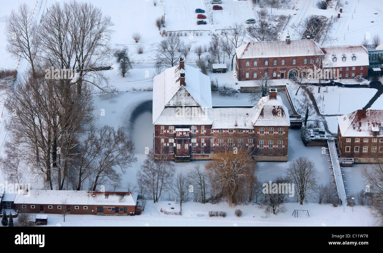 Aerial view, Schloss Oberwerries moated castle, snow, Werries, Hamm ...