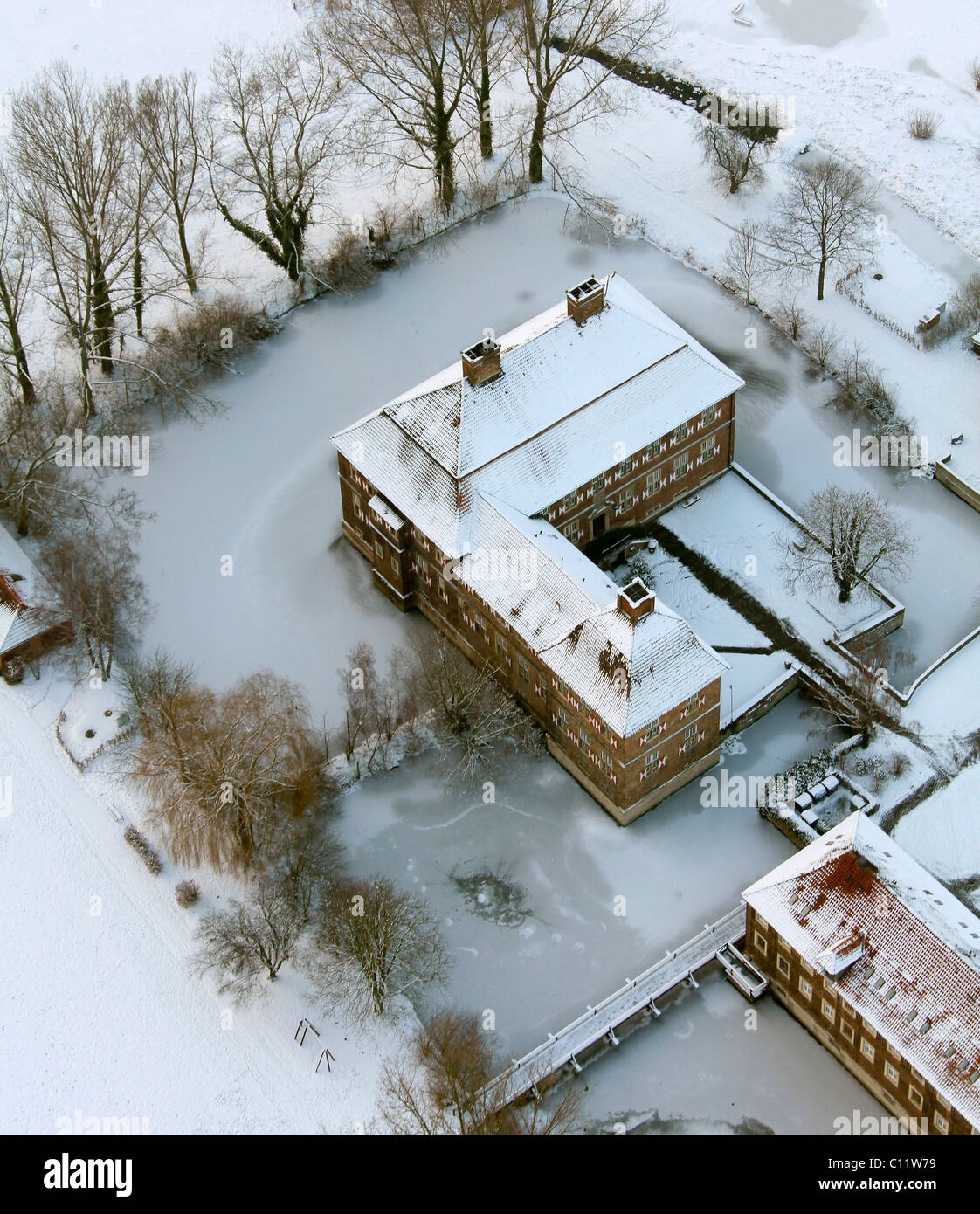 Aerial view, Schloss Oberwerries moated castle, snow, Werries, Hamm ...