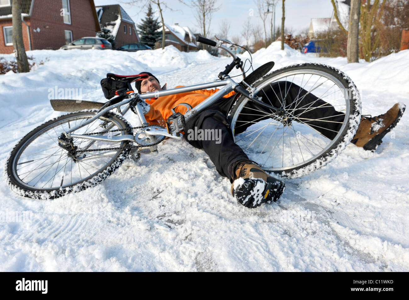 Falling cyclist hi-res stock photography and images - Alamy