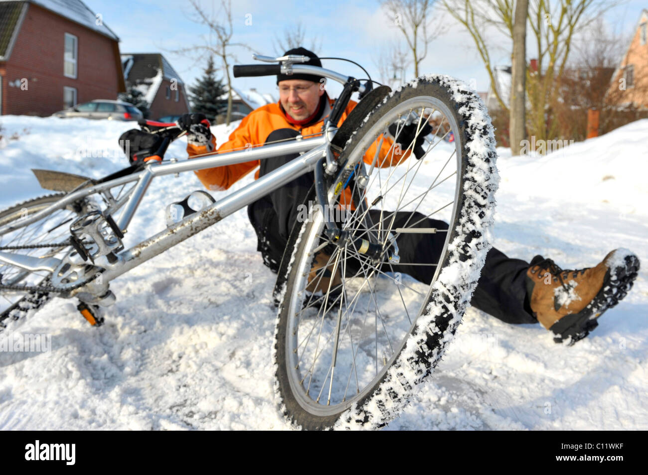 Road cyclists falling hi-res stock photography and images - Alamy
