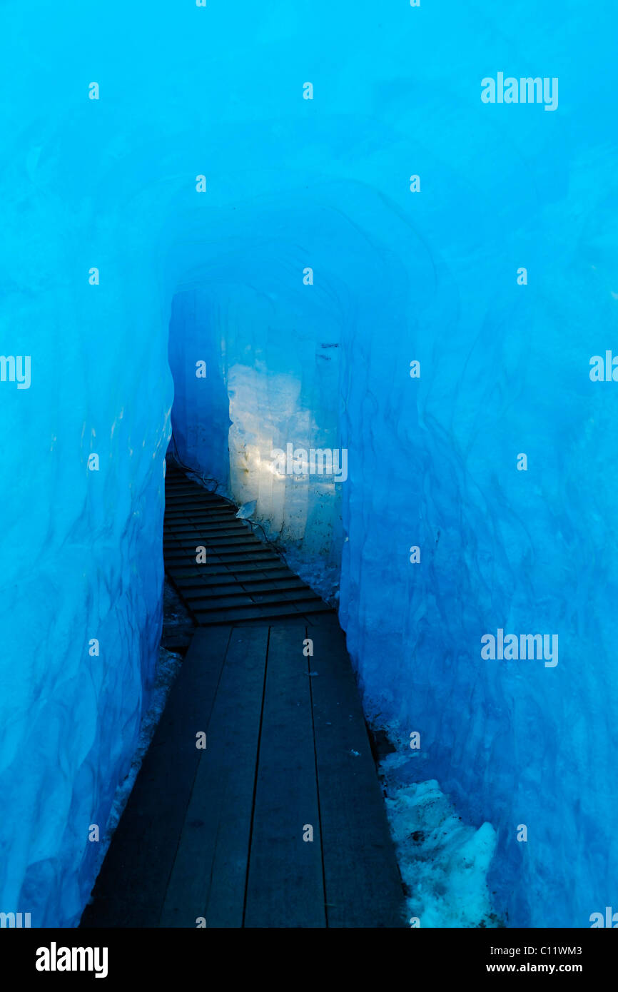 Tunnel paths hi-res stock photography and images - Alamy
