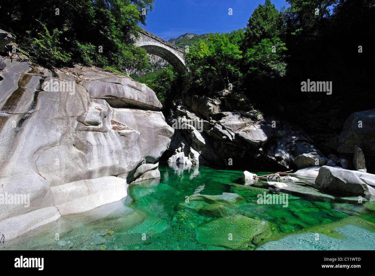 The Verzasca flows through the Valle Verzasca valley and is spanned by ...