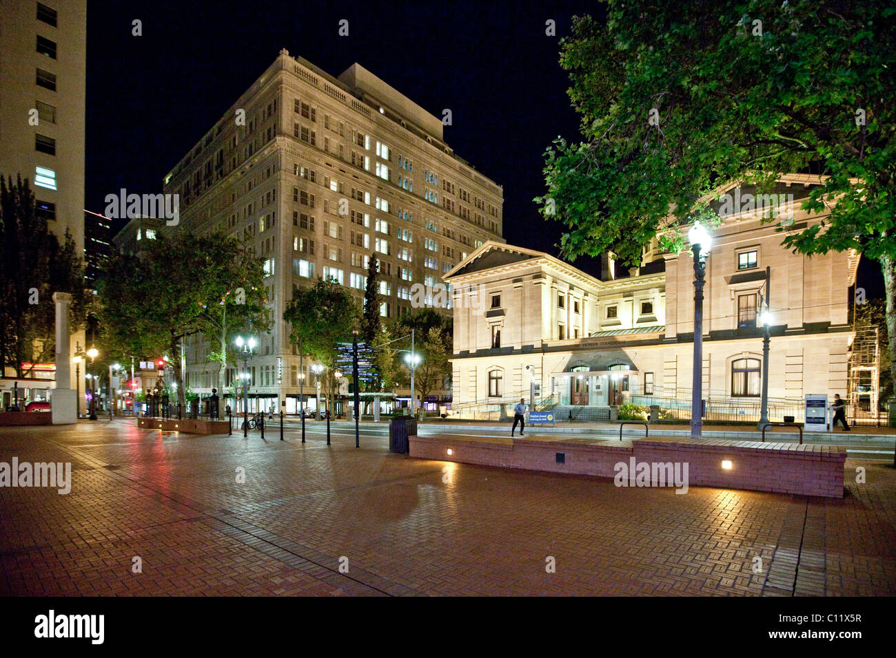 The Pioneer Courthous, Pioneer Courthouse Square, Portland, Oregon, USA ...
