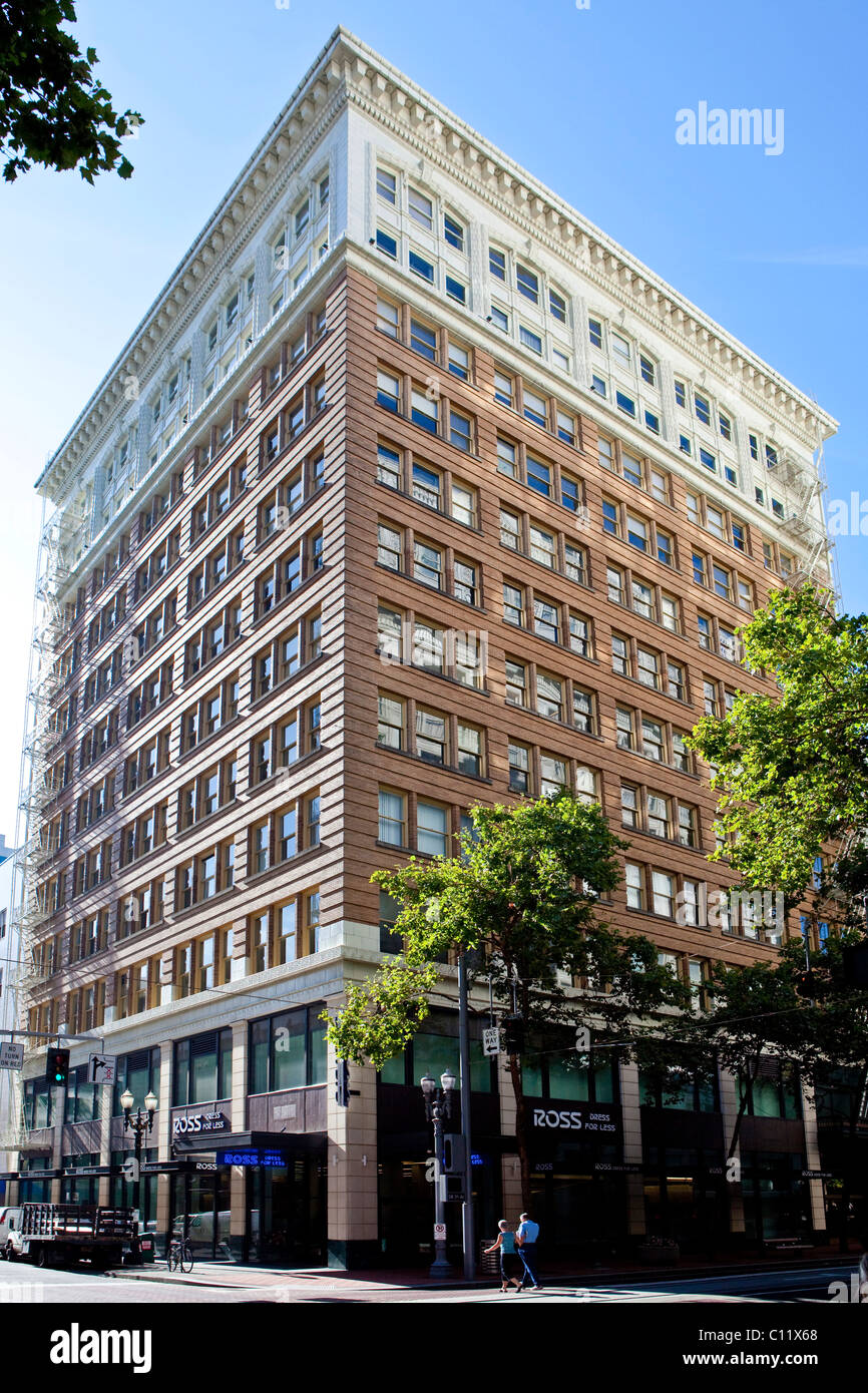 Old office building on SW Broadway Street, Portland, Oregon, USA Stock ...