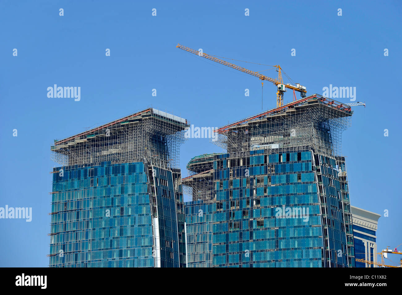Construction high rise buildings in doha hi-res stock photography and ...