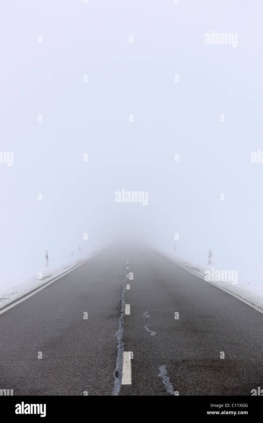 Highway in heavy fog in winter Stock Photo - Alamy
