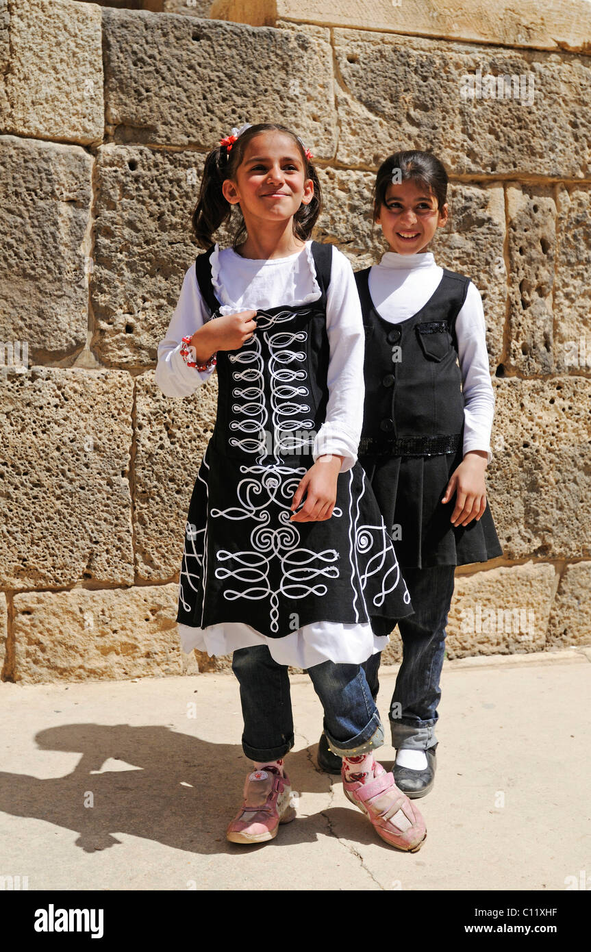 Syria traditional costume hi-res stock photography and images - Alamy
