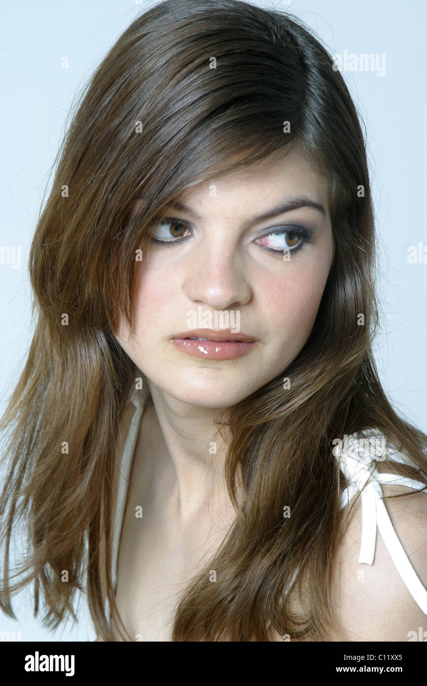 Vulnerable teenagers hi-res stock photography and images - Alamy