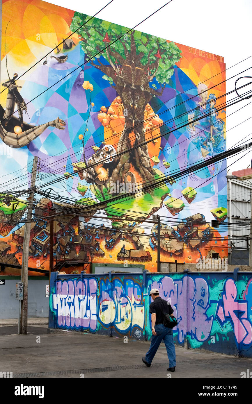 Murales in Valparaiso, Chile Stock Photo - Alamy