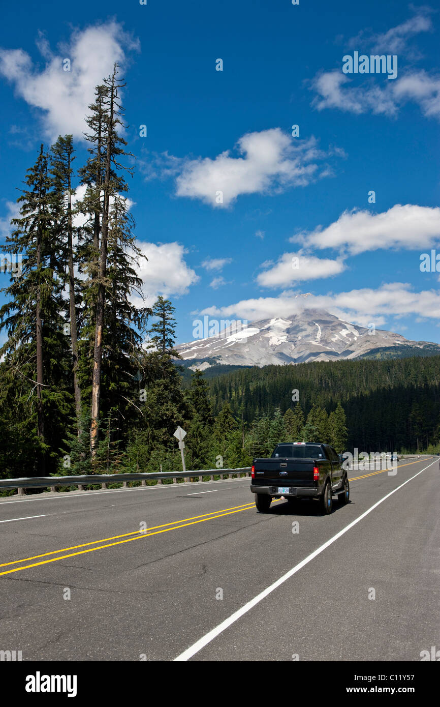 Mount Hood Highway, cloudy Mount Hood volcano, Cascade Range, Oregon ...