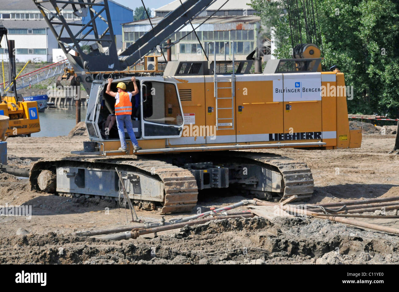 Excavator, builders, construction site, Duesseldorf, North Rhine ...