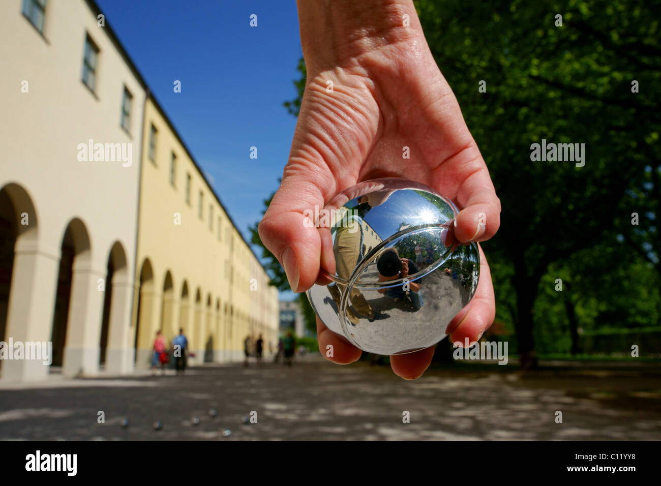Boules player at the Hofgarten, Munich, Bavaria, Germany, Europe Stock ...