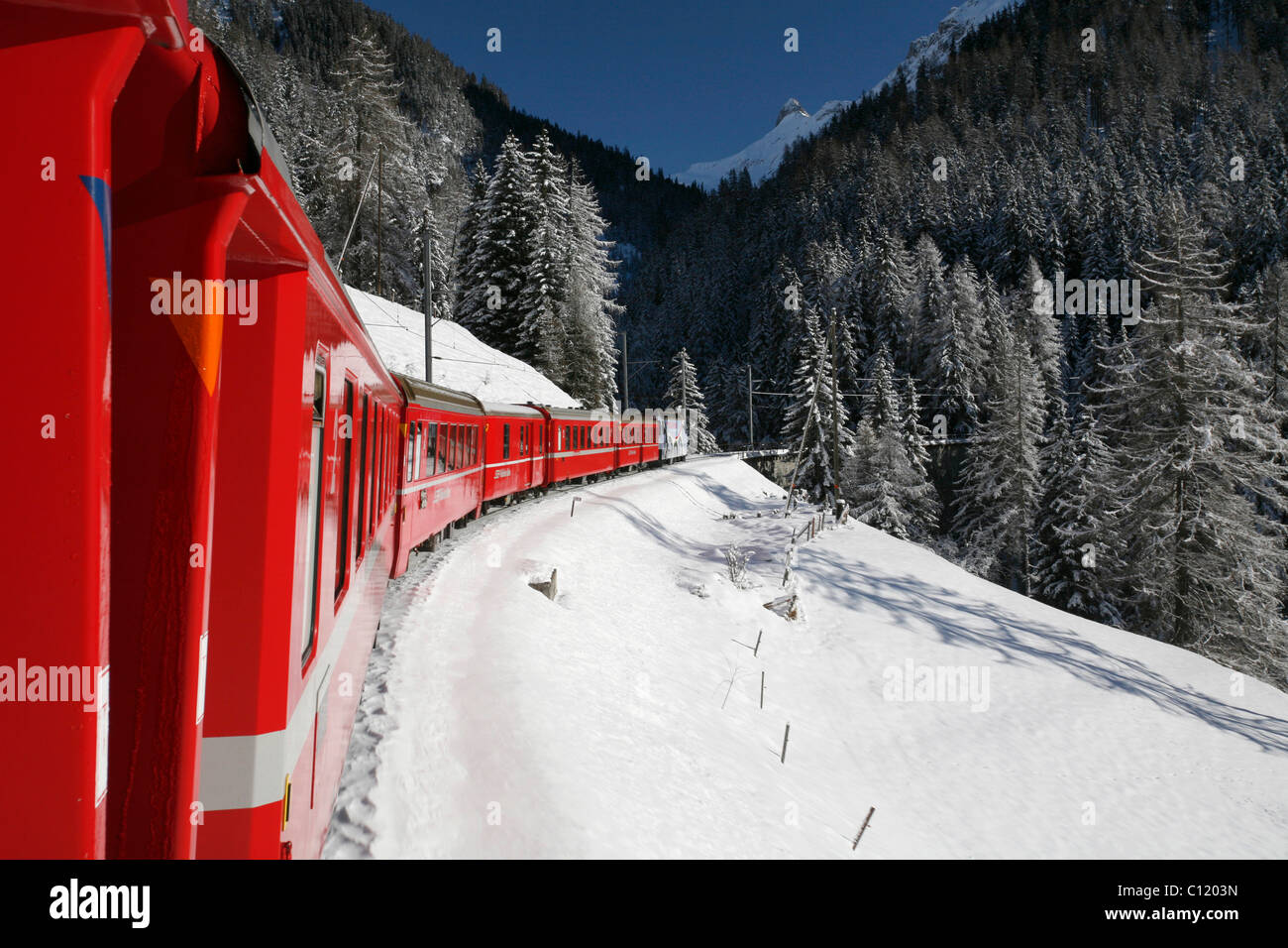 Snowy trains hi-res stock photography and images - Alamy