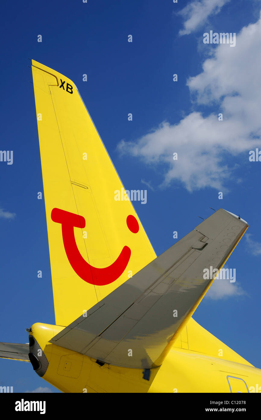 Boeing 737 tail hi-res stock photography and images - Alamy