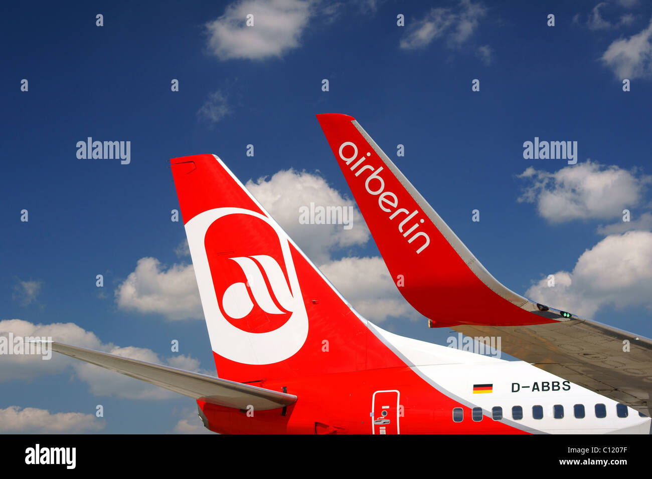 737 tail hi-res stock photography and images - Alamy
