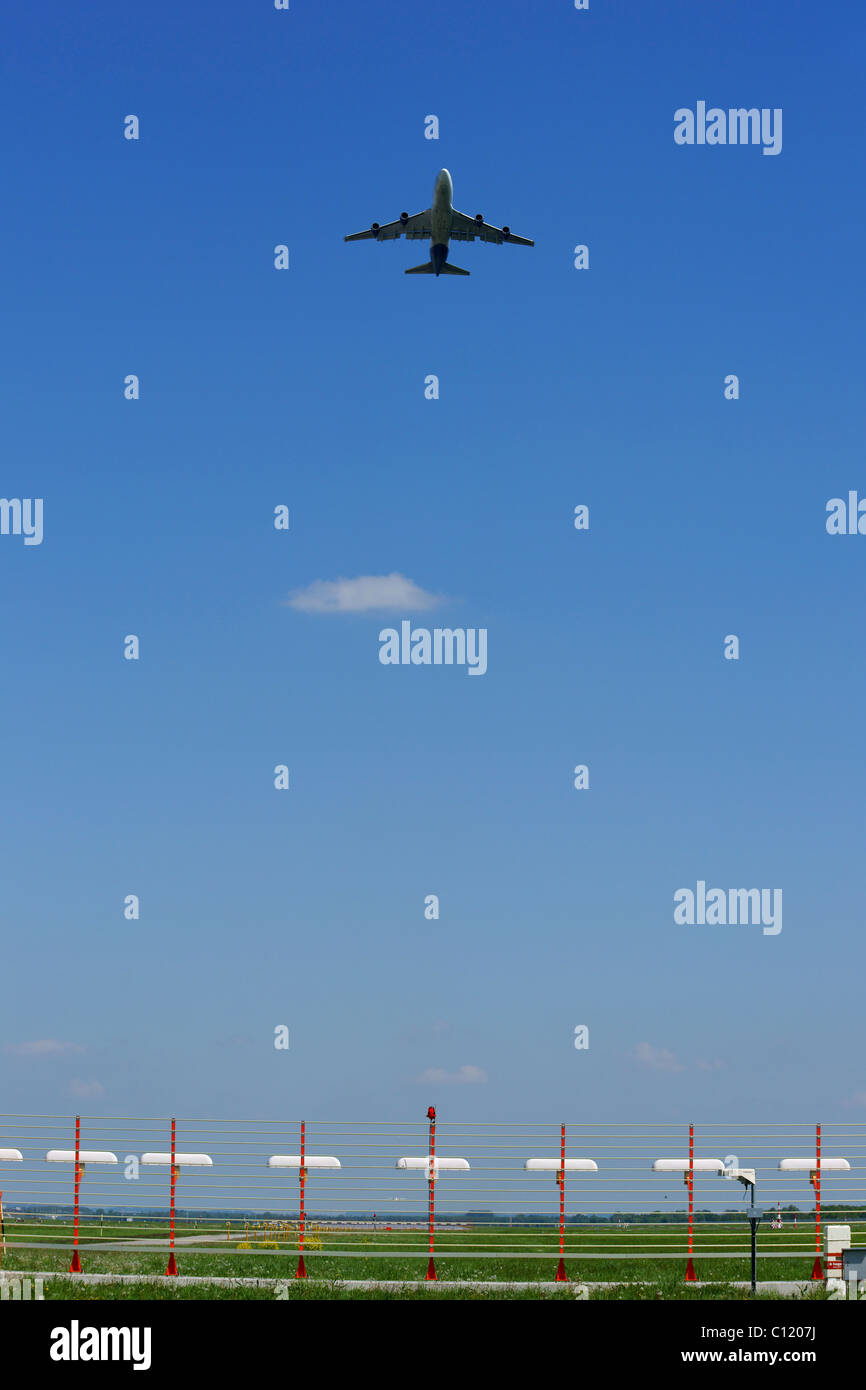 Aircraft, Boeing 747, start, runway, airport Stock Photo - Alamy