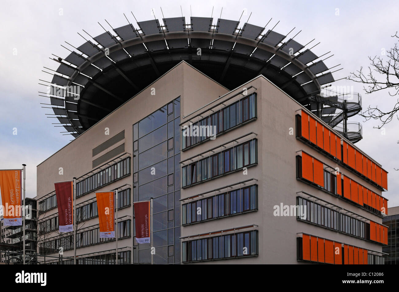 Hospital helipad hi-res stock photography and images - Alamy