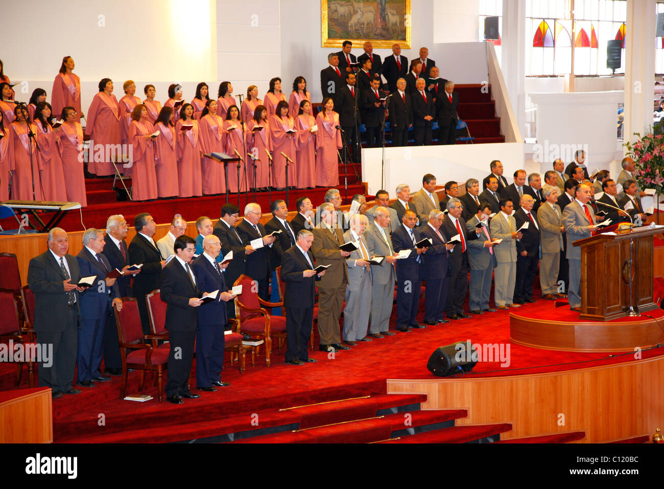 Choir worship catedral evangelica de hi-res stock photography and ...
