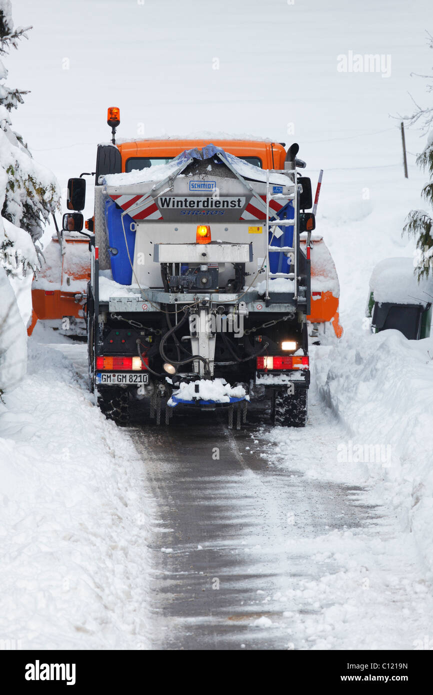 Winter road clearance, Unimog bulldozer, clearing snow, snow plough ... Winter road clearance, Unimog bulldozer, clearing snow, snow plough ...