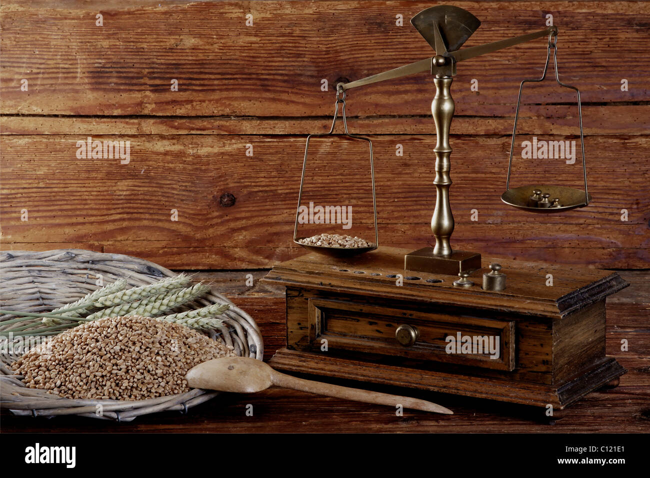 Antique scales weighing grains of Wheat (Triticum Stock Photo - Alamy