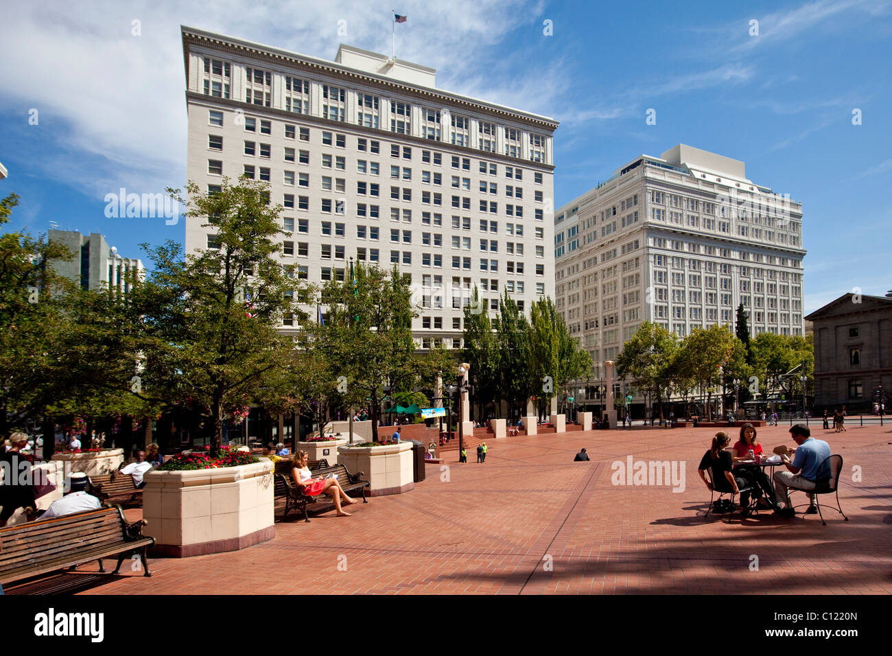Pioneer courthouse square hi-res stock photography and images - Alamy