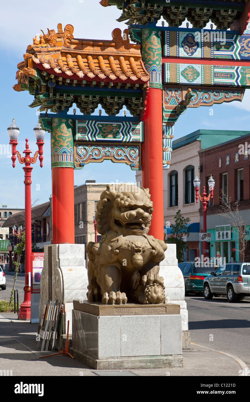 China town gates hi-res stock photography and images - Alamy