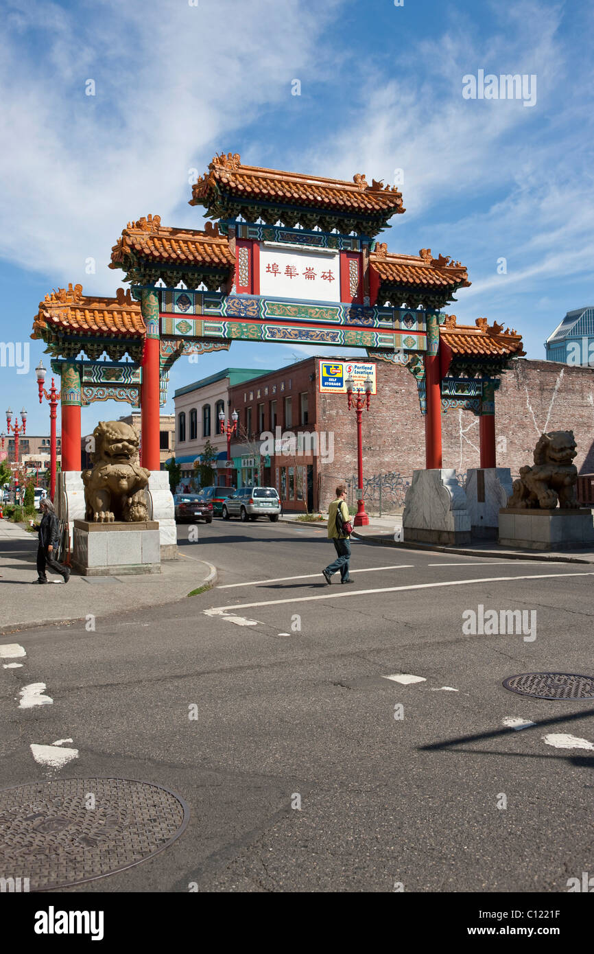 Chinese gate hi-res stock photography and images - Alamy