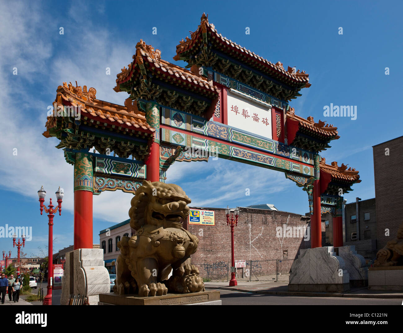 Chinese gate hi-res stock photography and images - Alamy
